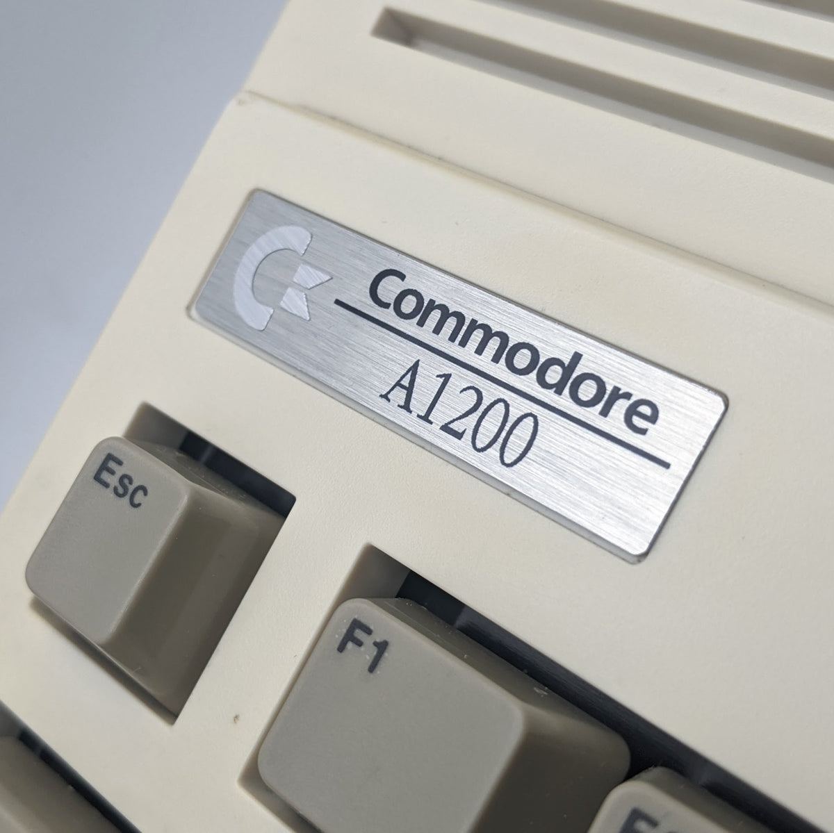 Amiga A1200 case badge – Retrofied